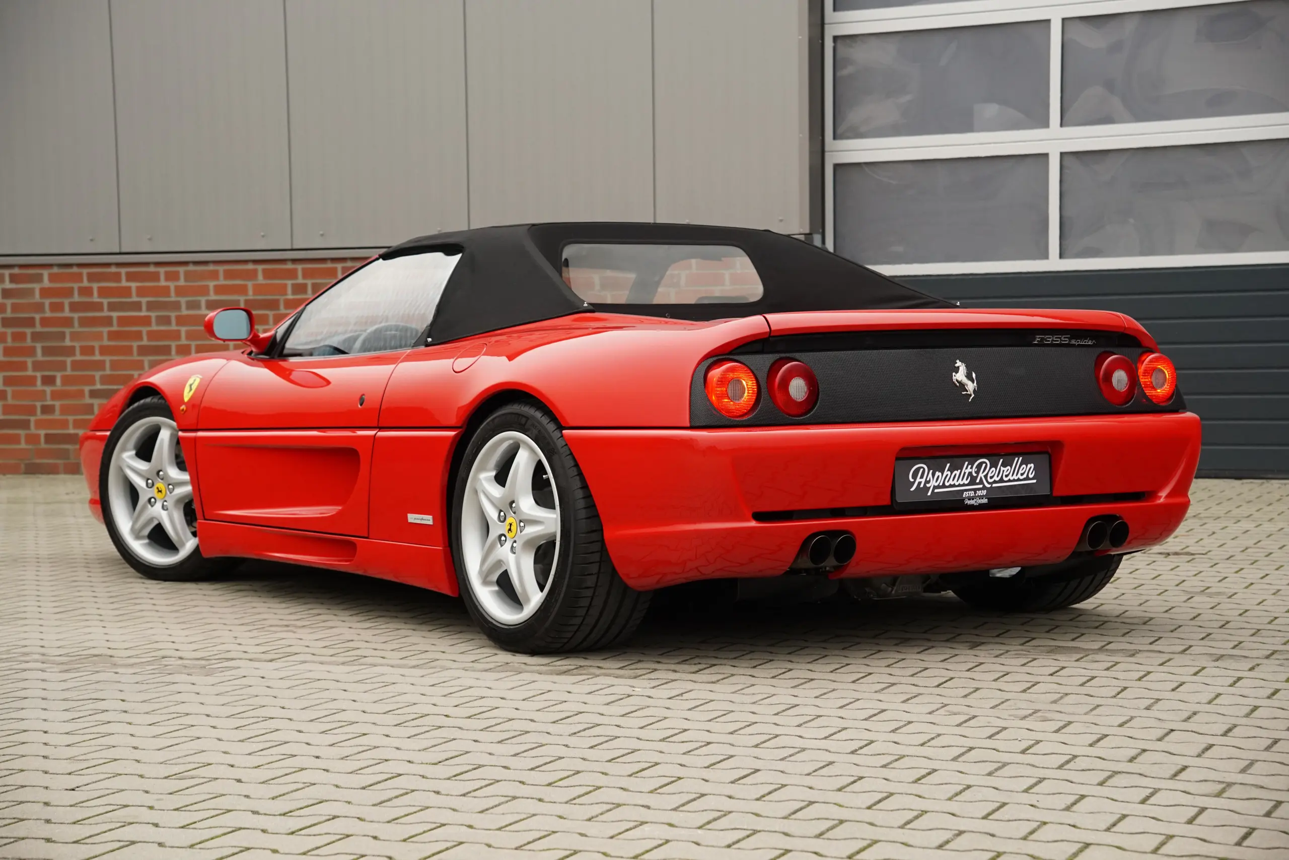 Ferrari F355 Spider – Asphaltrebellen