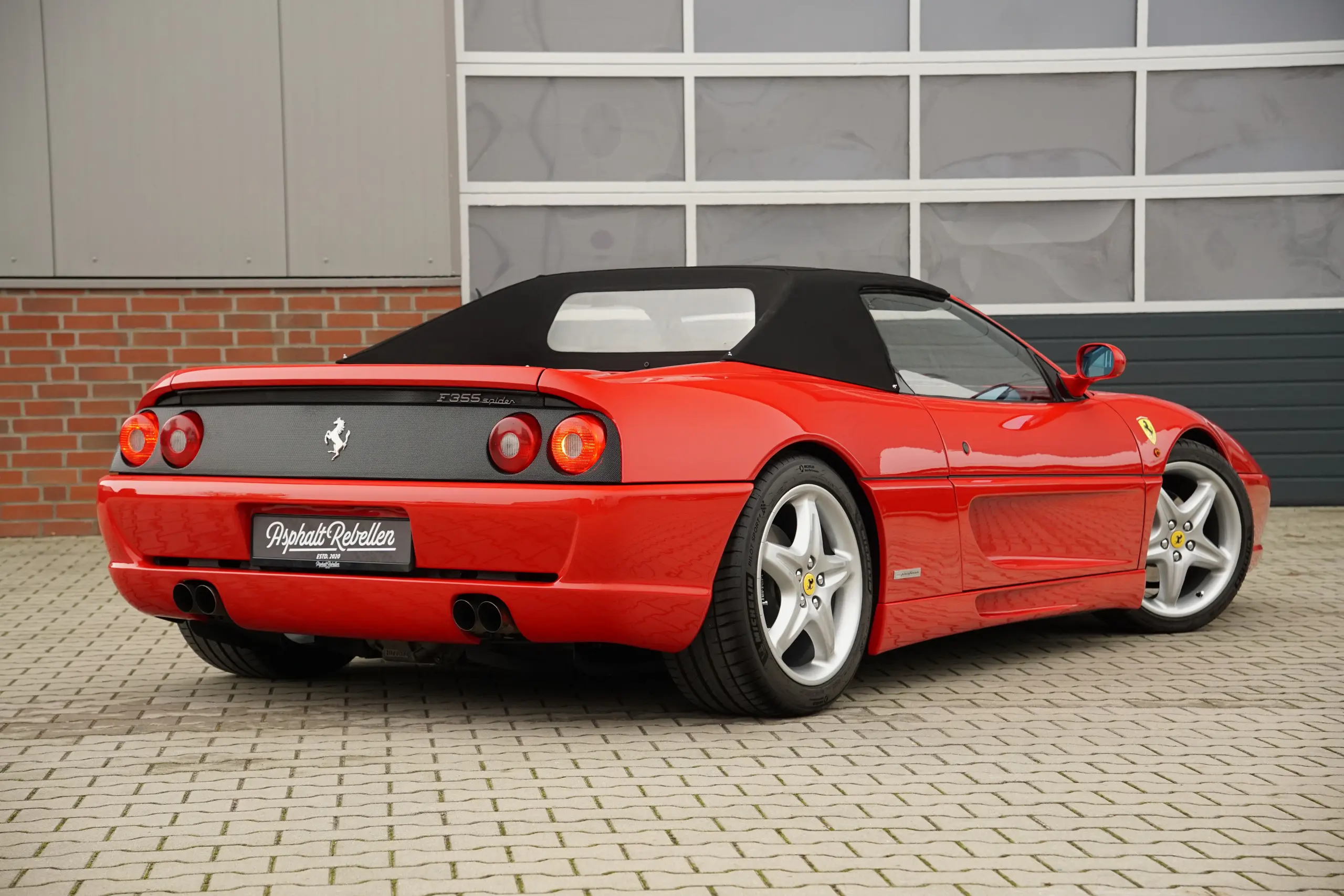Ferrari F355 Spider – Asphaltrebellen