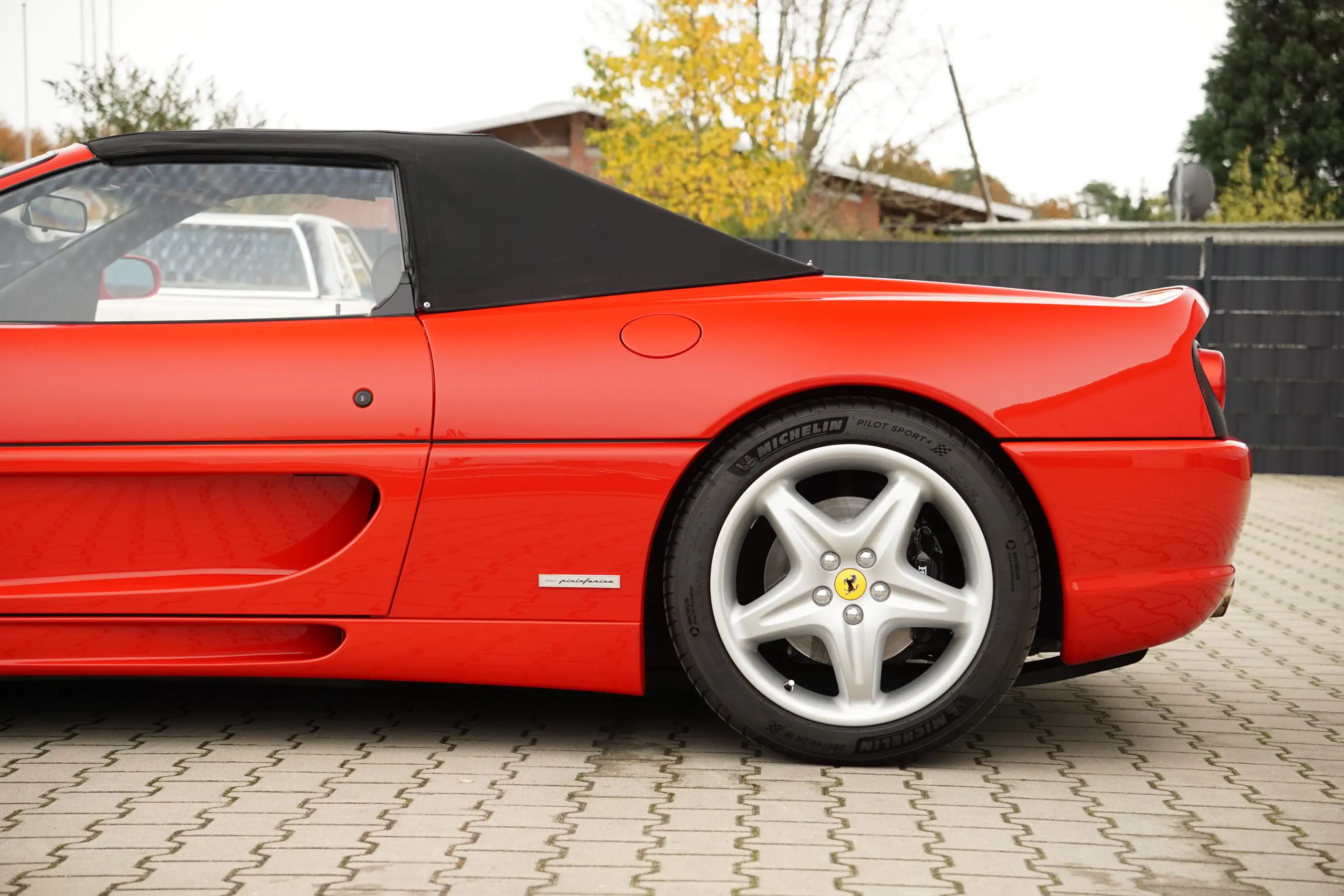 Ferrari F355 Spider – Asphaltrebellen