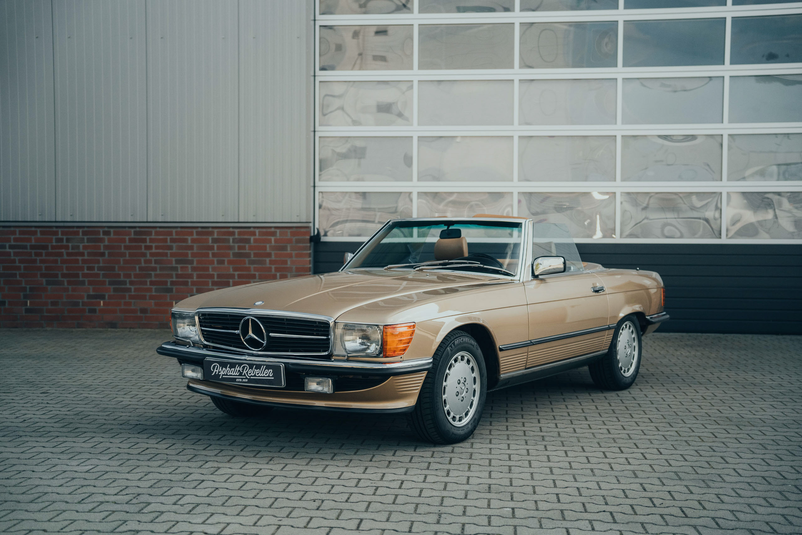 Mercedes-Benz 300SL R107 – Asphaltrebellen